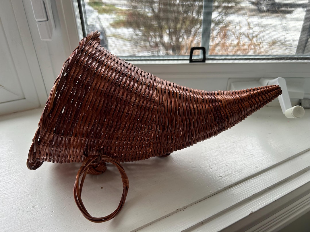 Vintage Wicker Cornucopia, Wicker Horn Basket, Horn of Plenty ...