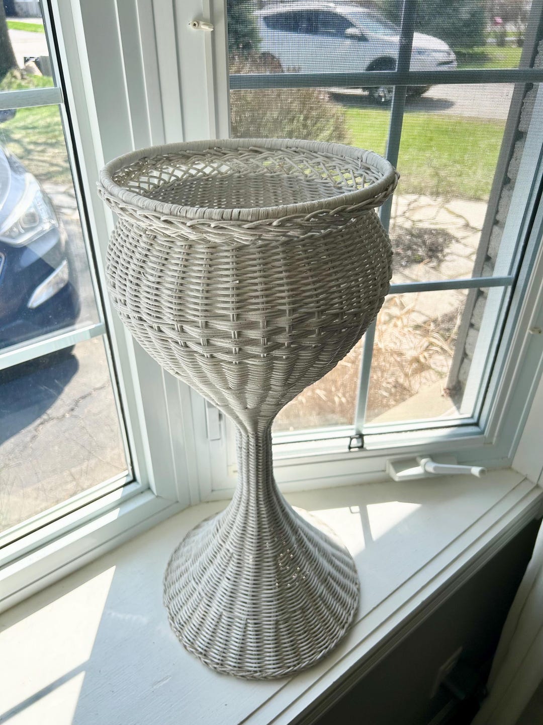 Vintage Wicker Plant Stand, White Wicker Planter, 24” Tall - Etsy