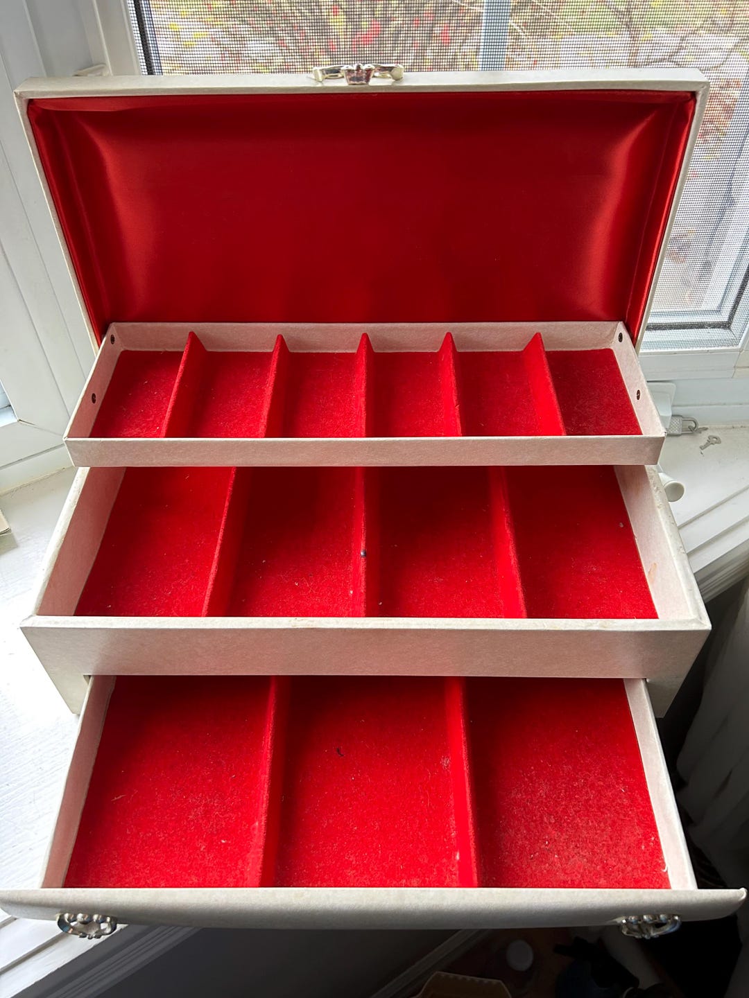 Vintage Lady Buxton White Leatherette Jewelry Box With Red Interior ...