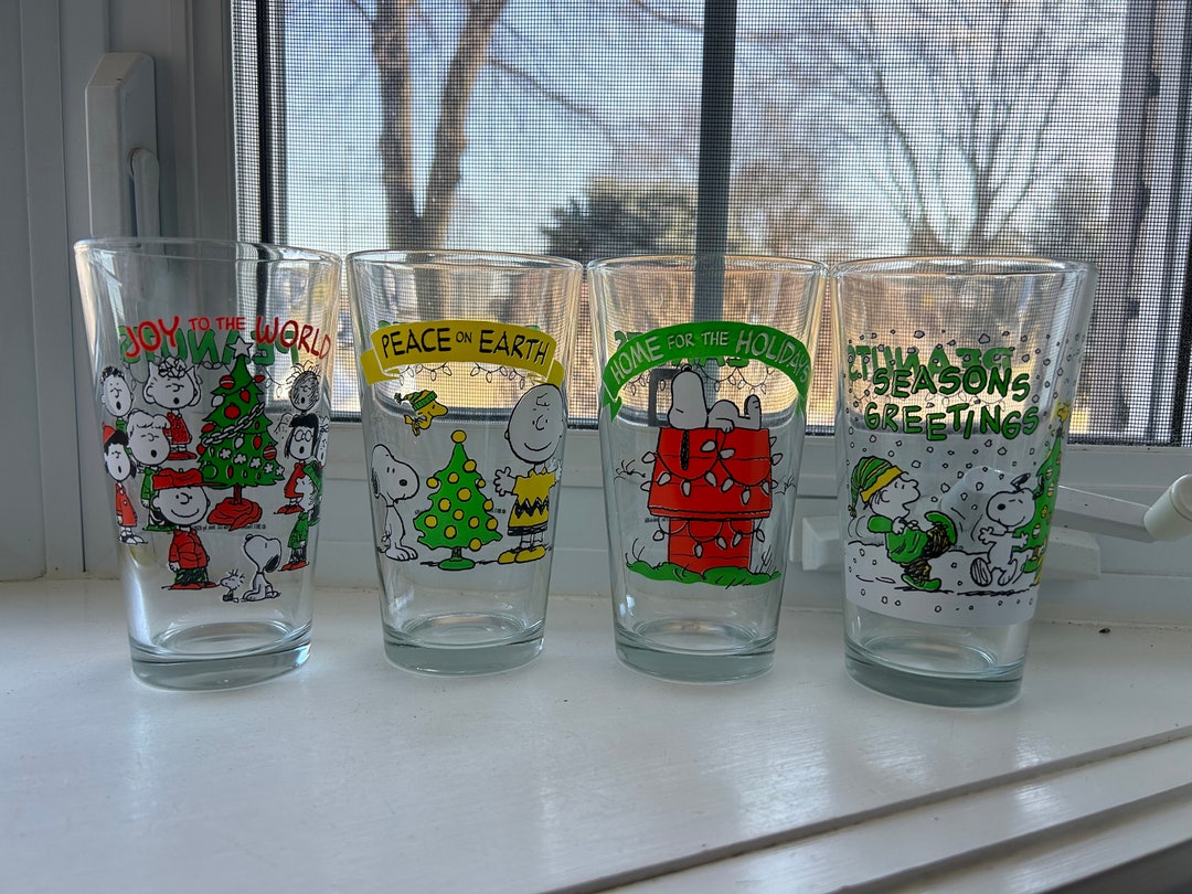 Snoopy and Charlie Brown Pint Glasses, Christmas Hoilday Glasses ...