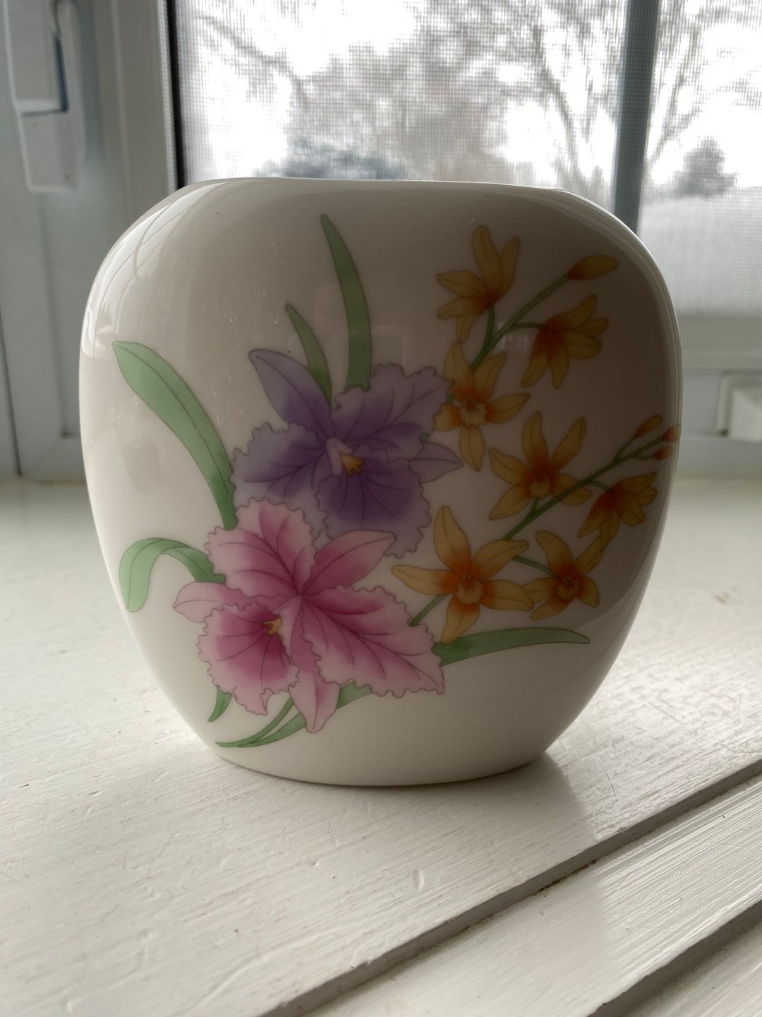 Vintage MCM Flat Oval Ceramic Vase With Irises, Made in Japan, Gold ...