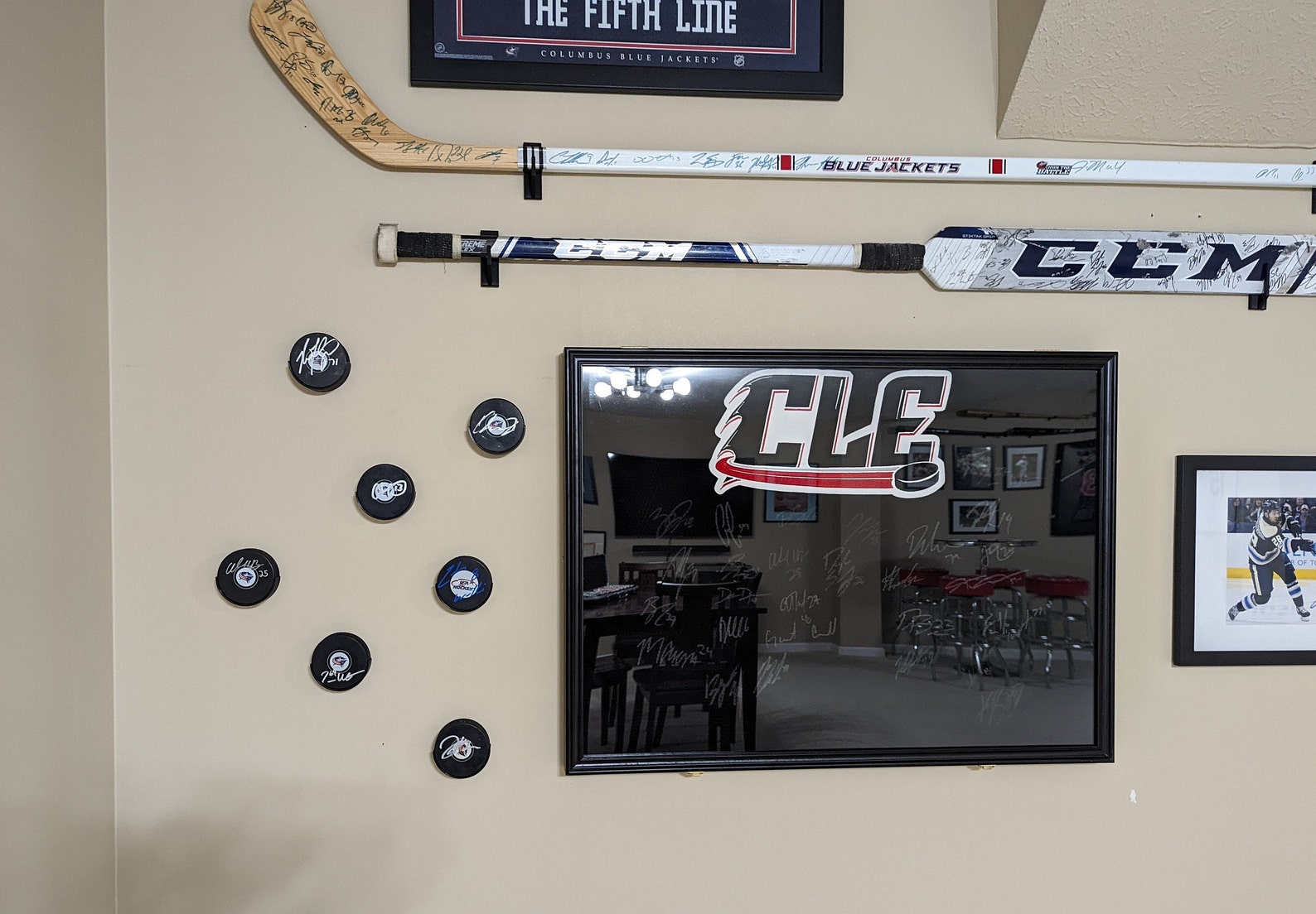 Hockey Puck Wall Display Holder - Etsy