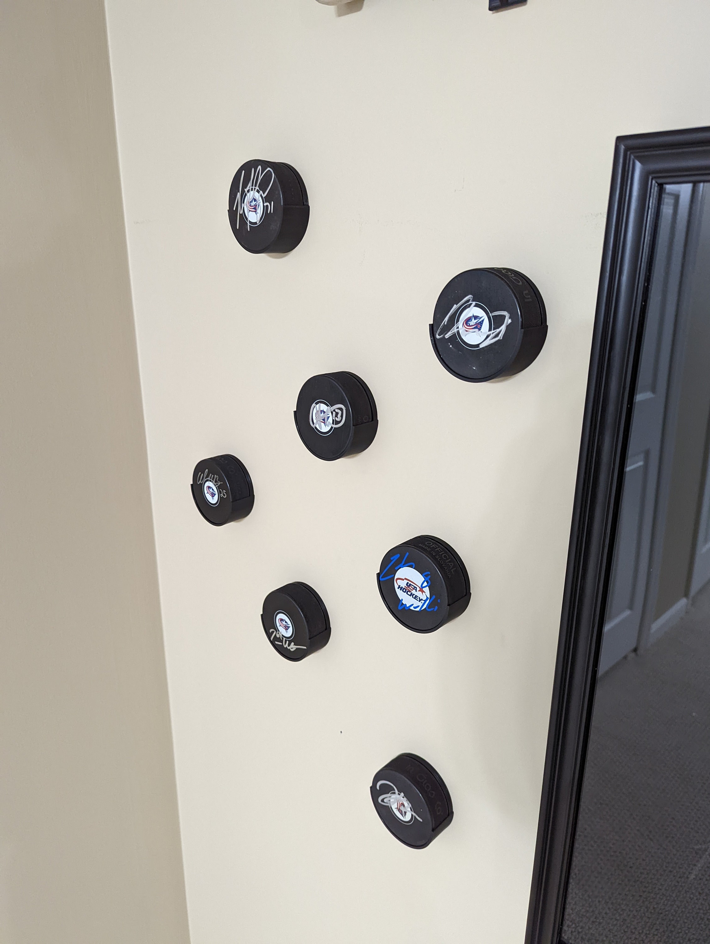 Hockey Puck Wall Display Holder - Etsy