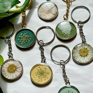 Pressed Flower Keychain, Spring Themed Keychains, Dried Botanicals ...