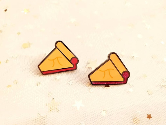 Amphibia: Terri's Pie Enamel Pin | Etsy