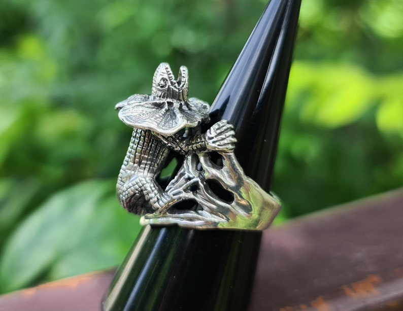 Frilled-neck Lizard Ring STERLING SILVER Animal Talisman Iguana ...