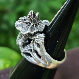 Frilled-neck Lizard Ring STERLING SILVER Animal Talisman Iguana ...