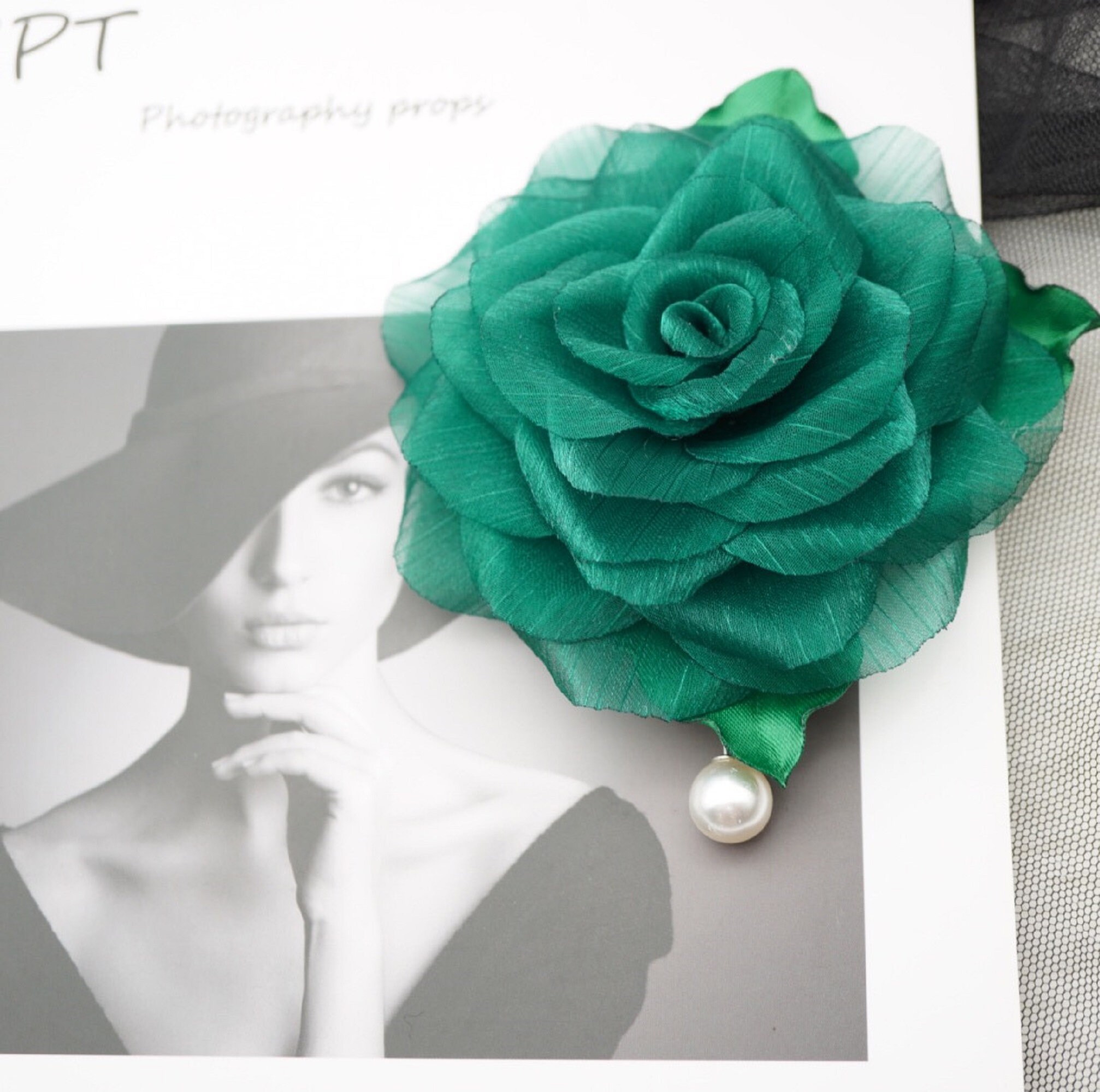 GREEN FLOWER BROOCH, Tiny Crochet Flowers Art Deco Fabric Brooch ...