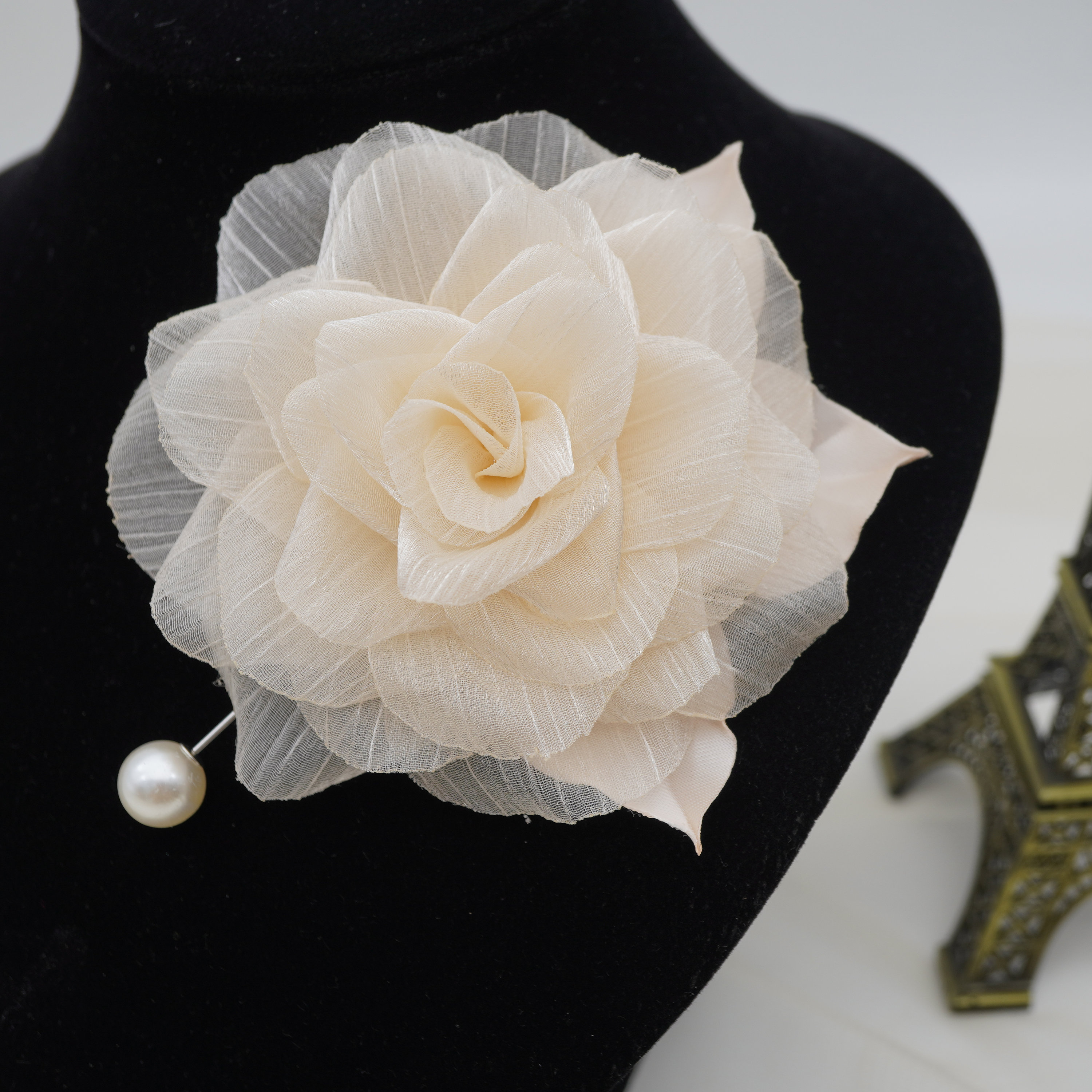 GREEN FLOWER BROOCH, Tiny Crochet Flowers Art Deco Fabric Brooch ...