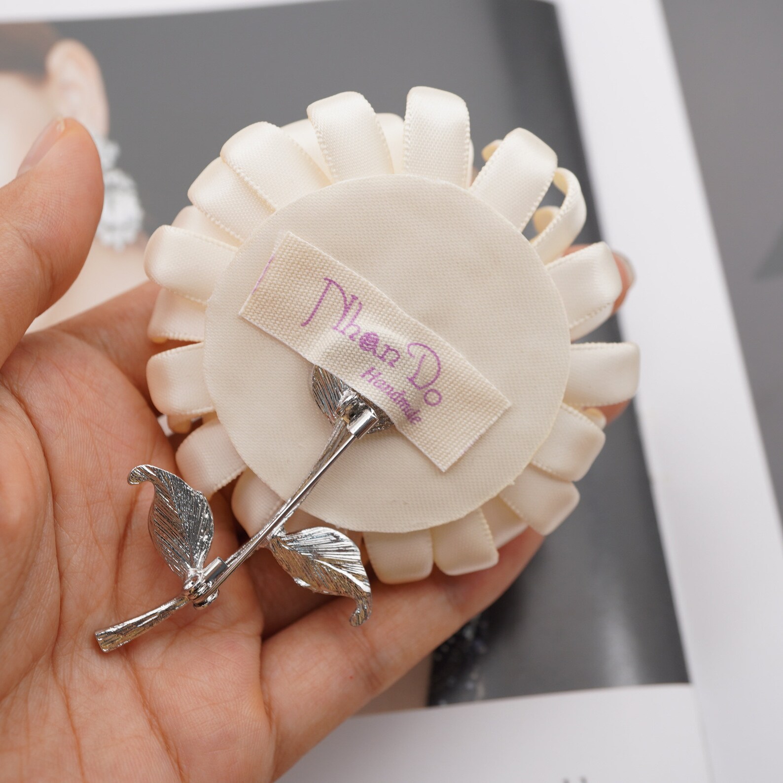 DAISY BROOCH PIN, Flower Jacket Pin, Art Deco Fabric Pearl Silk Vintage ...