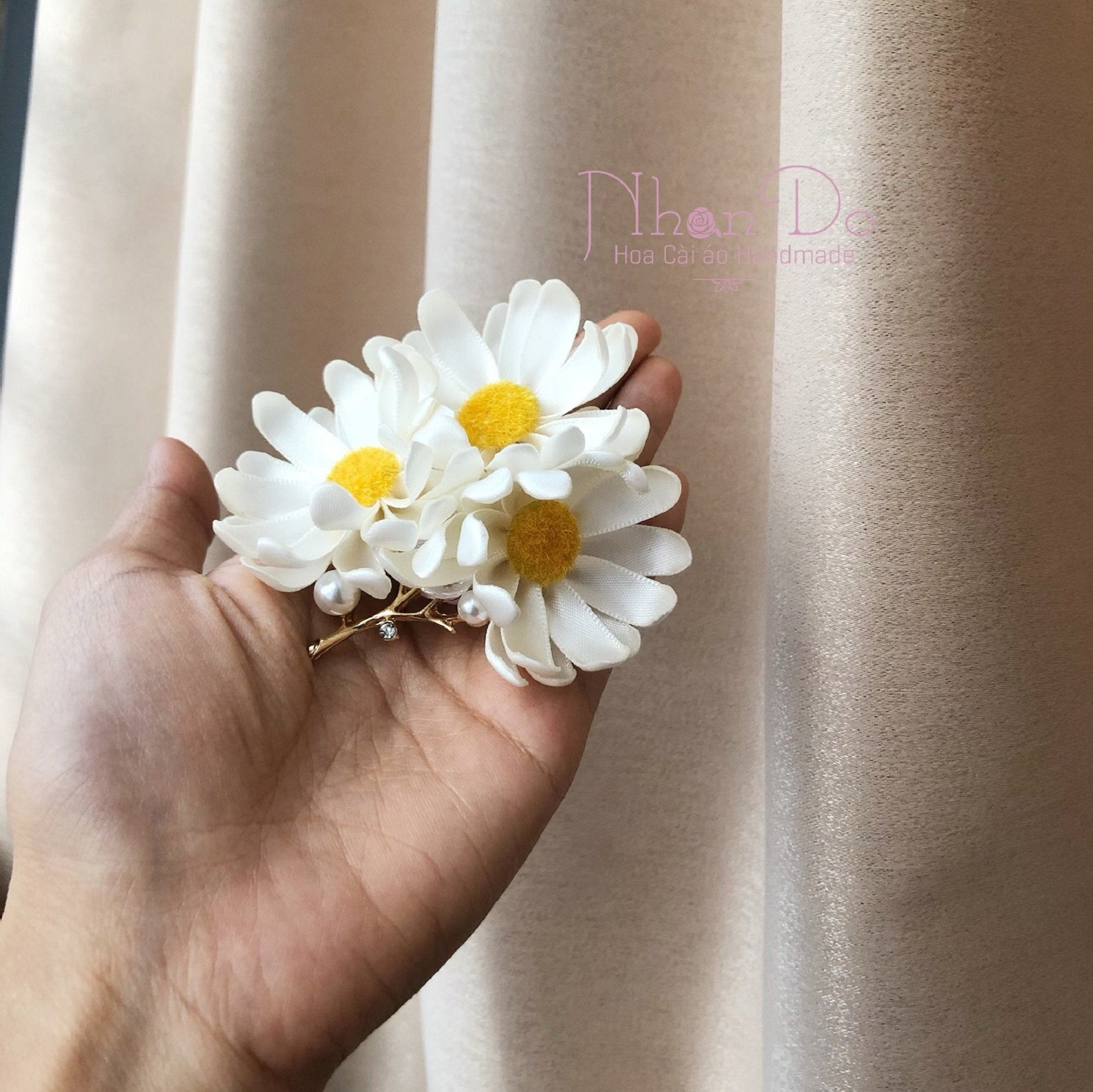 WHITE FLOWER BROOCH, Victorian Brooch, Lovely Pearl Silk Antique Brooch ...