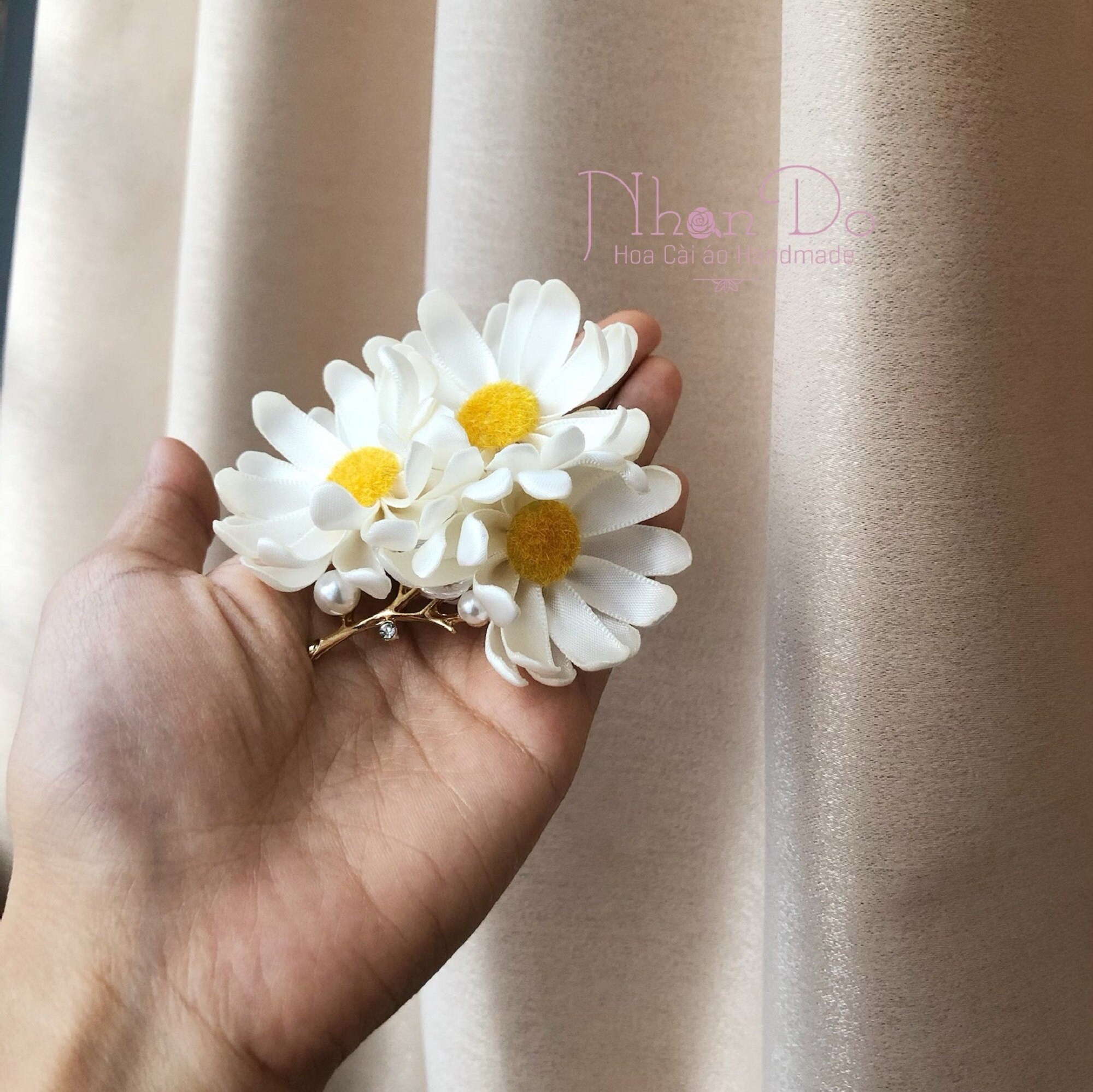 WHITE FLOWER BROOCH, Victorian Brooch, Lovely Pearl Silk Antique Brooch ...