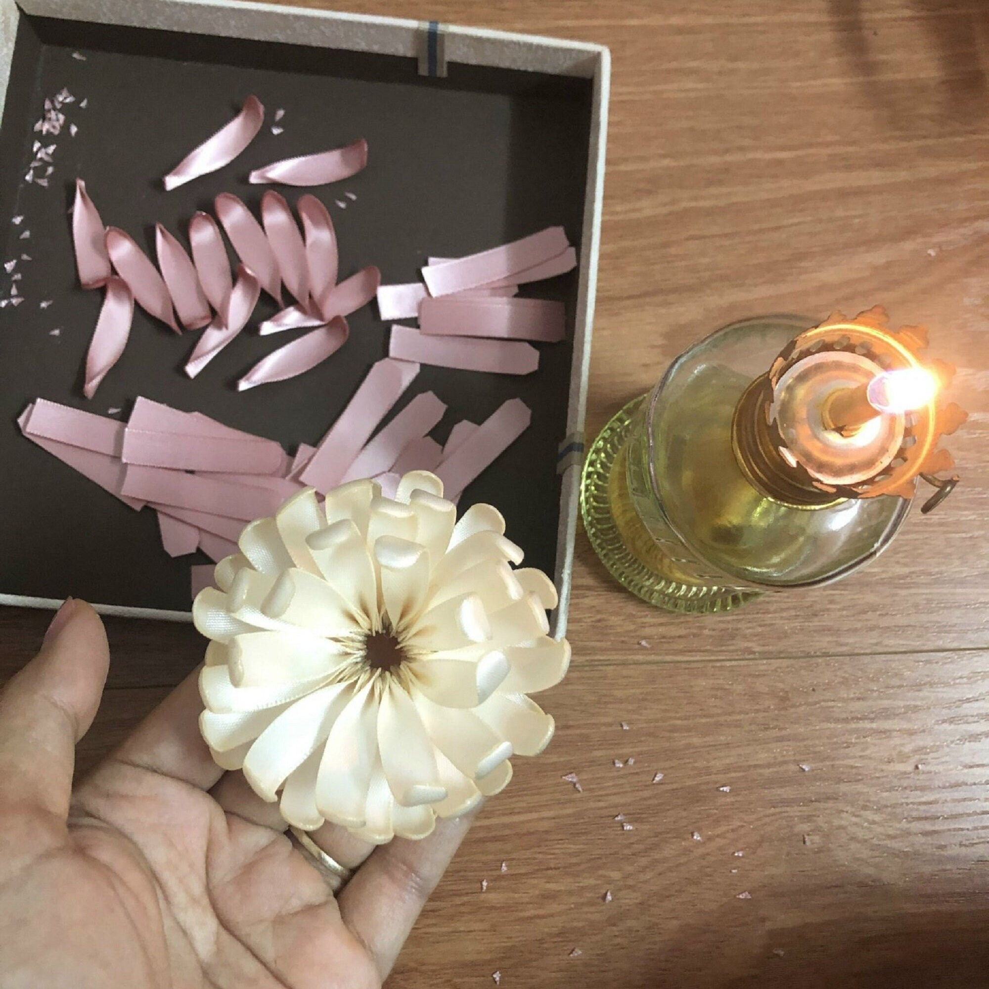 Tutorial DAISY Fabric Ribbon FLOWER Making, Without Flowermaking Tools ...