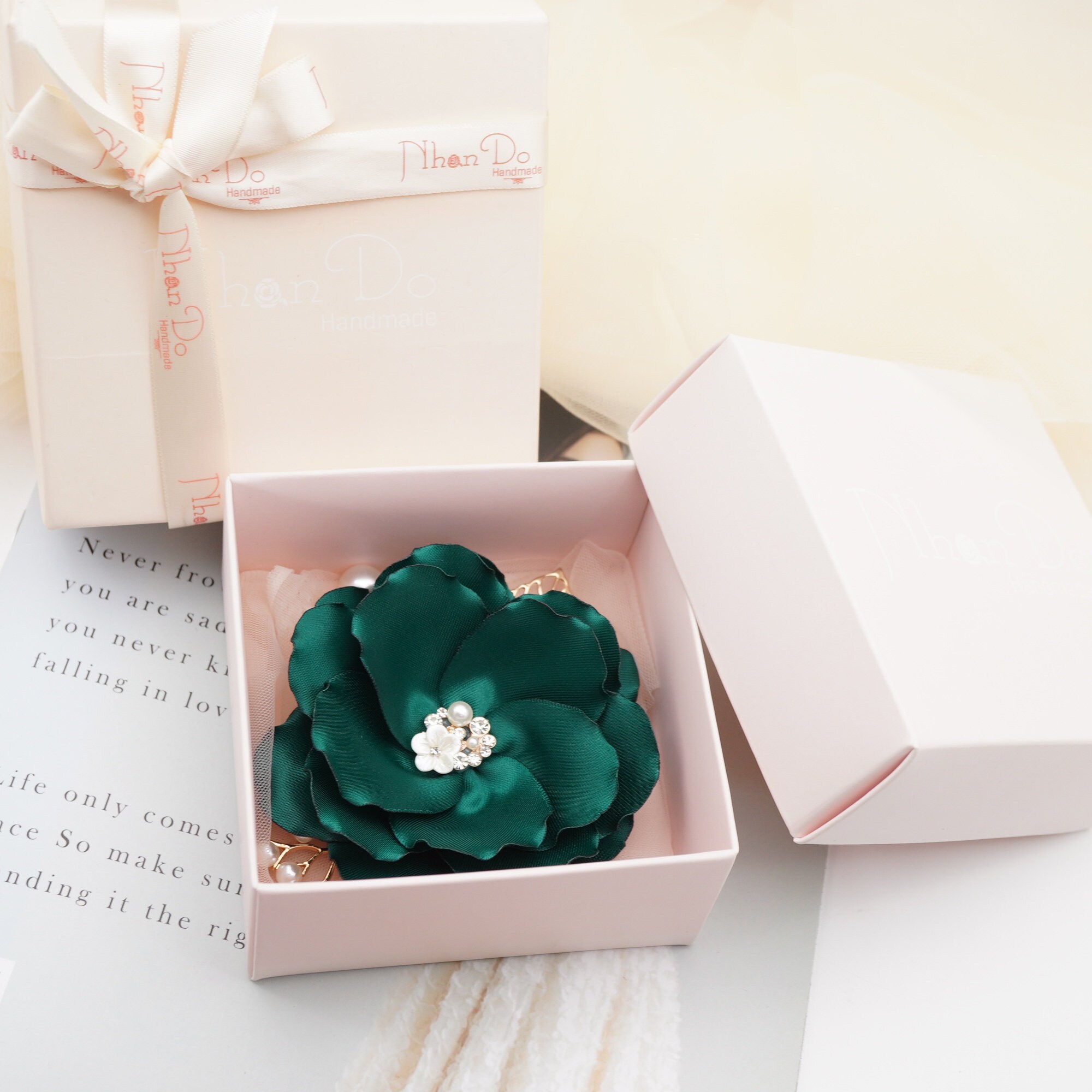 Green JASMINE FLOWER BROOCH, Tiny Crochet Flowers Art Deco Fabric ...
