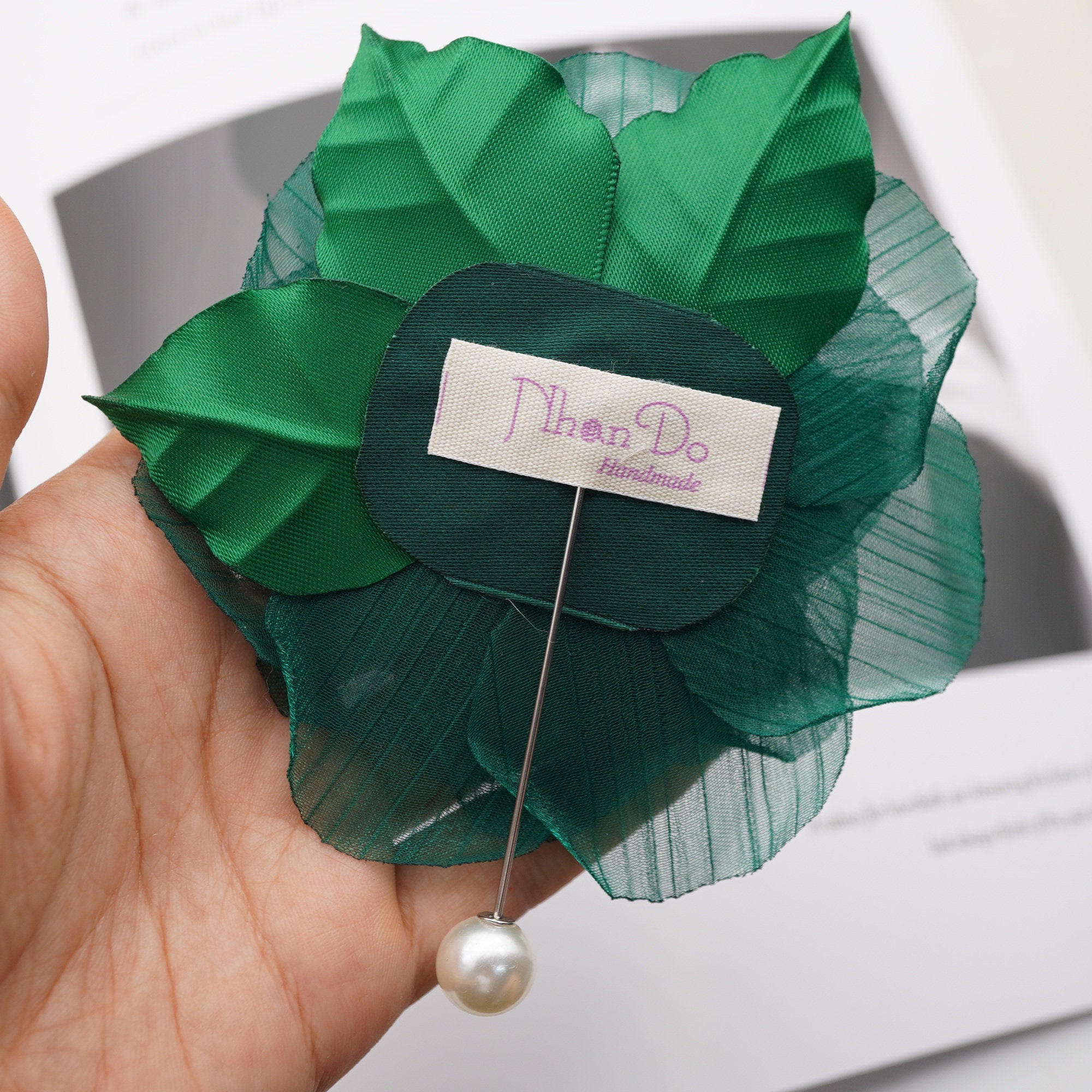 GREEN FLOWER BROOCH, Tiny Crochet Flowers Art Deco Fabric Brooch ...