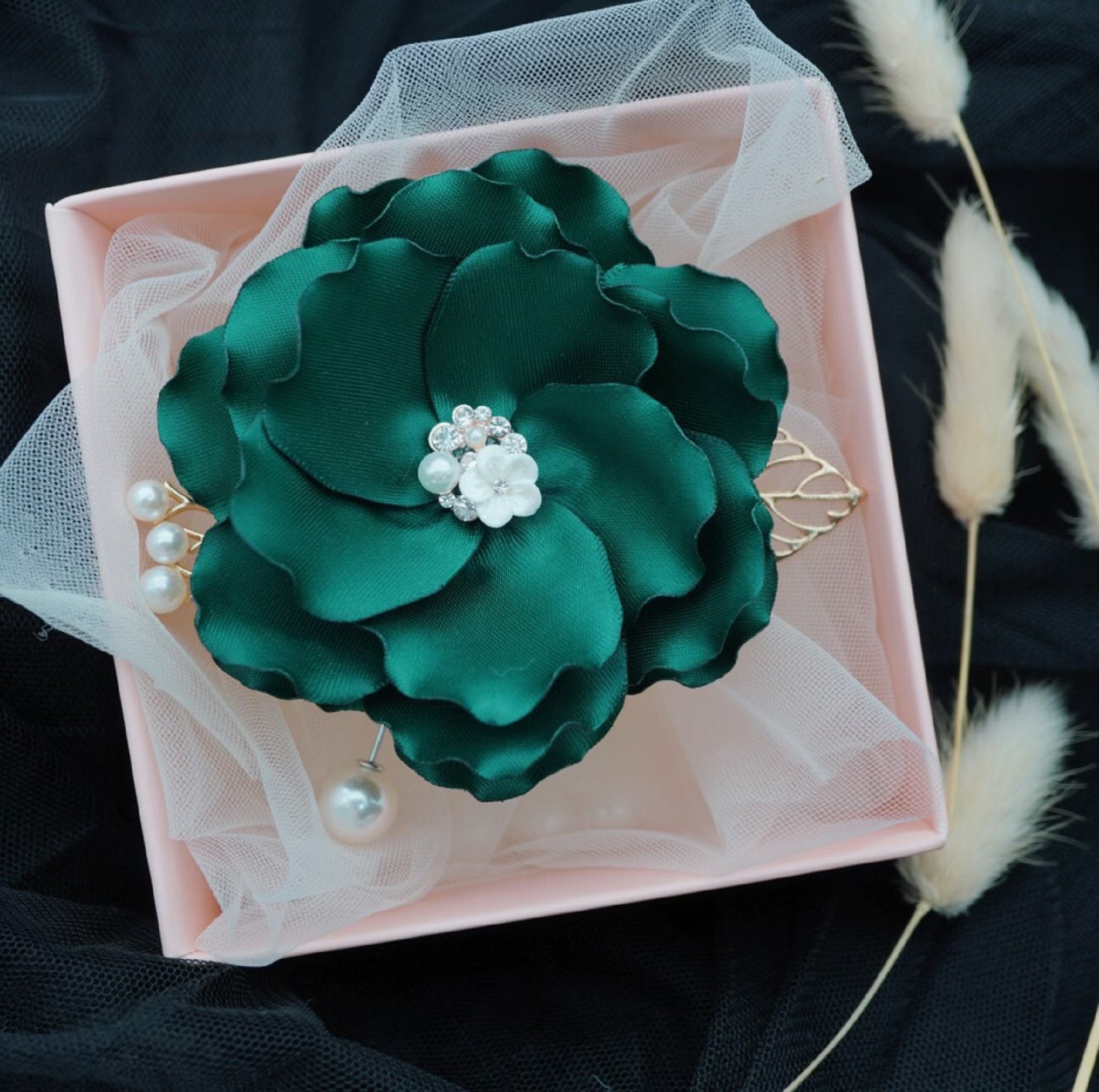 Green JASMINE FLOWER BROOCH, Tiny Crochet Flowers Art Deco Fabric ...