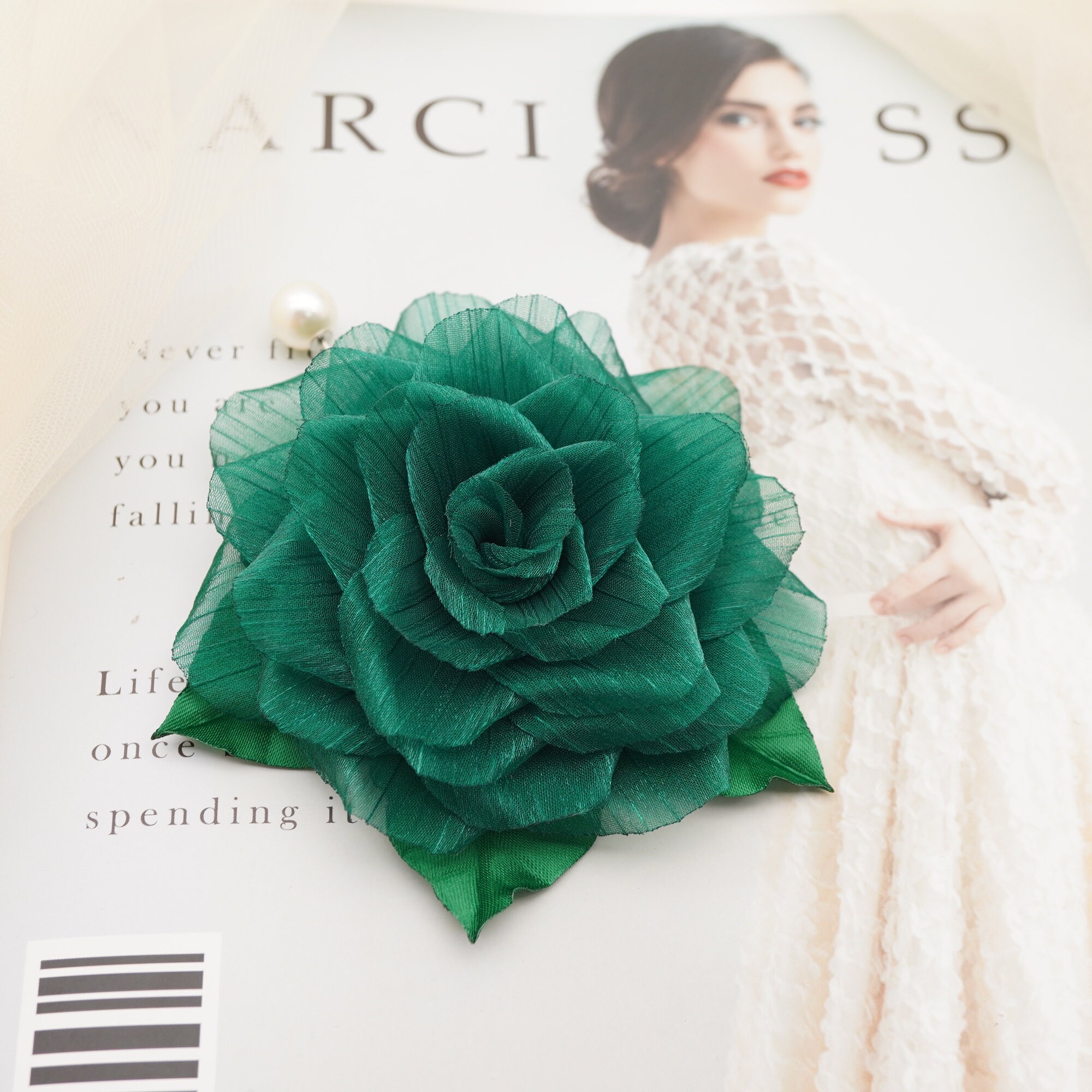 GREEN FLOWER BROOCH, Tiny Crochet Flowers Art Deco Fabric Brooch ...