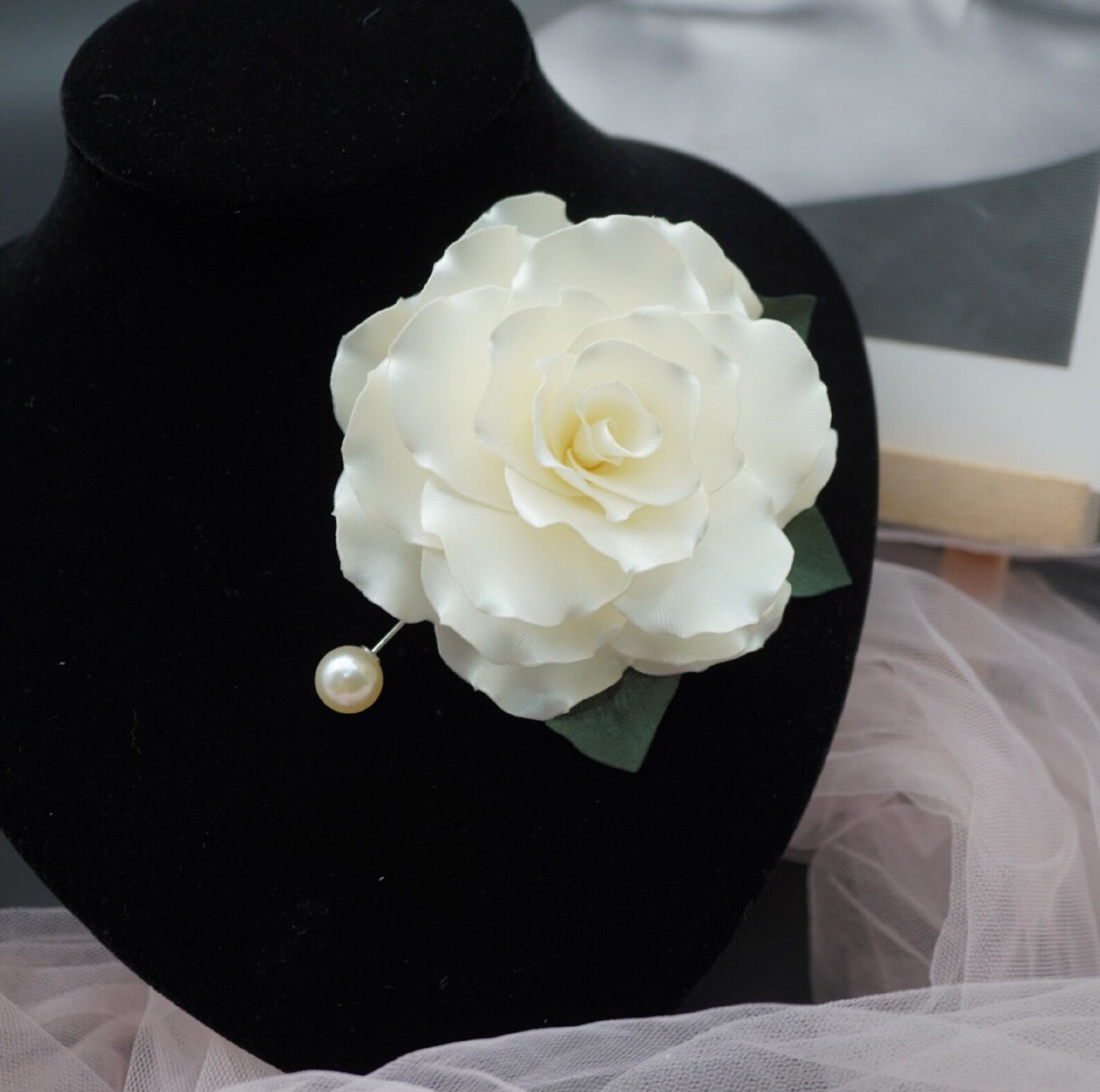 Off White JASMINE FLOWER BROOCH, Tiny Crochet Flowers Art Deco Fabric ...