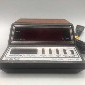 Vintage Spartus Digital Alarm Clock. Plug in / Battery Operated. - Etsy