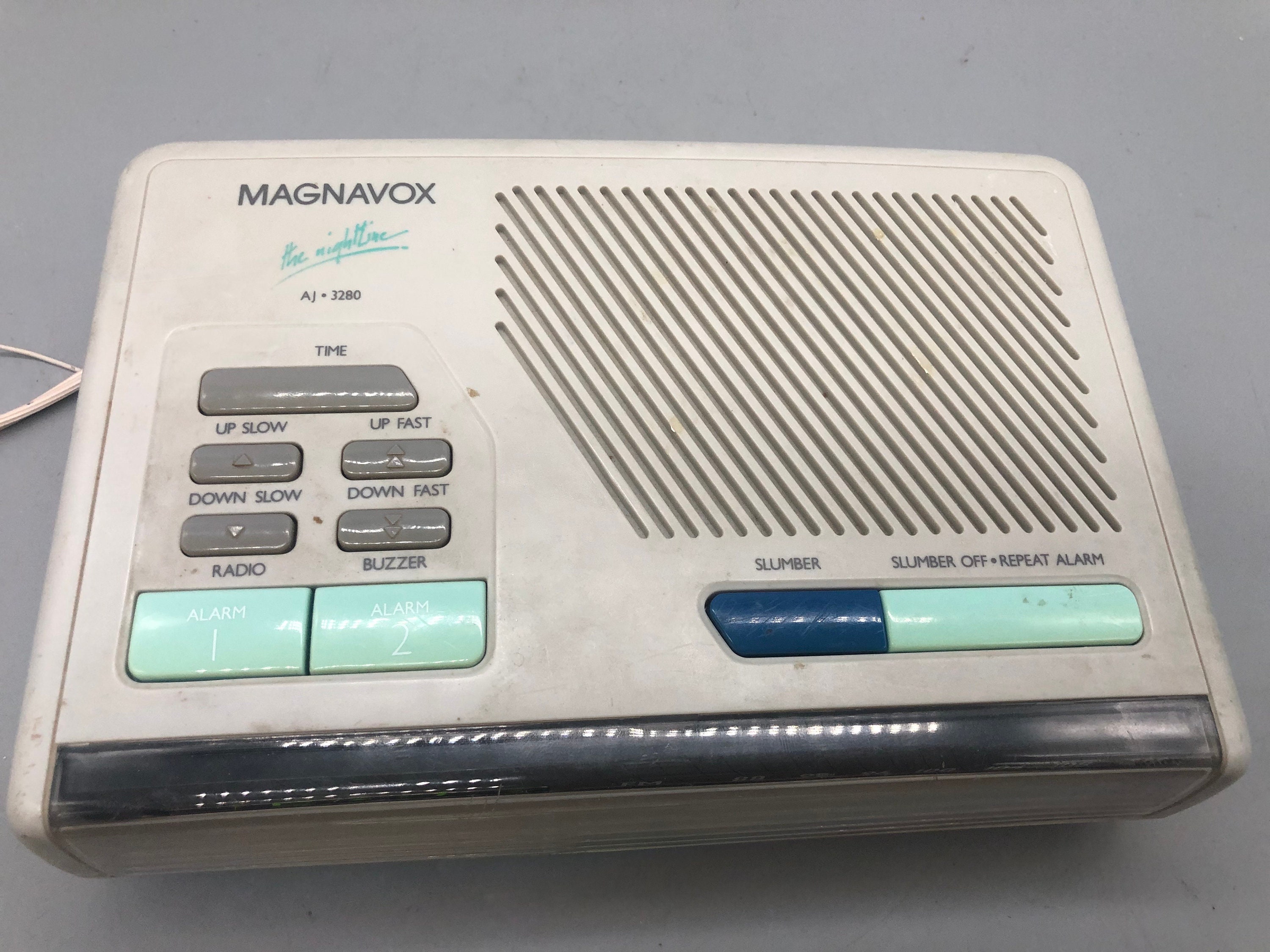 Vintage 1980s Magnavox the Nightline AM/FM Dual Alarm Clock Radio Model ...