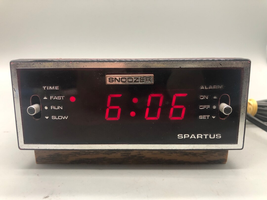 Vintage 1979 Spartus Digital Alarm Clock Retro Faux Woodgrain Red LED ...