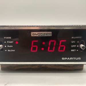 Vintage 1979 Spartus Digital Alarm Clock Retro Faux Woodgrain Red LED ...