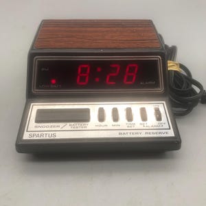 Vintage Spartus Digital Alarm Clock. Plug in / Battery Operated. - Etsy