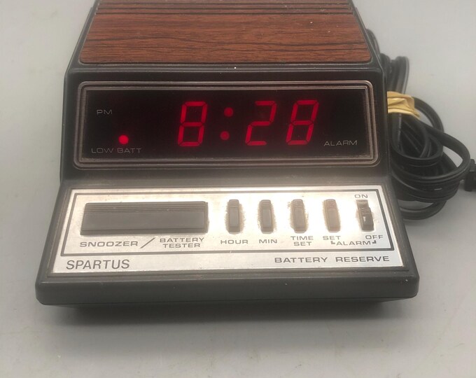 Vintage Spartus Digital Alarm Clock. Plug in / Battery Operated. - Etsy