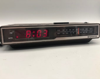 Vintage GE Touch Button Digital Alarm Clock Radio. Model No. 7-4662B ...