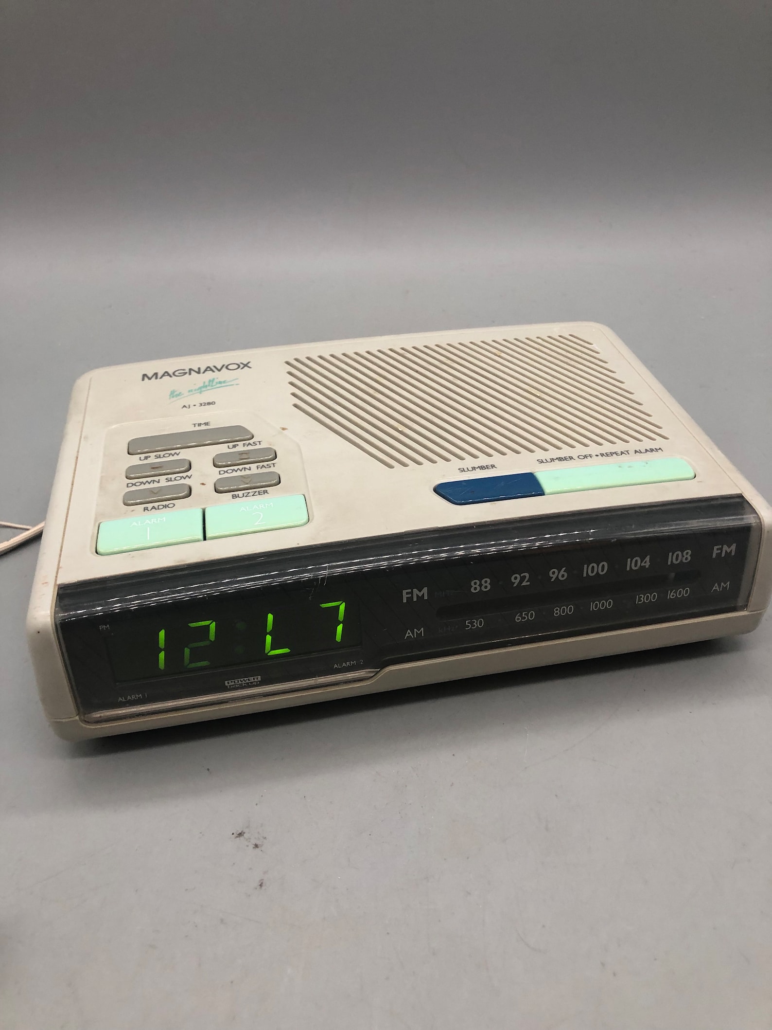 Vintage 1980s Magnavox the Nightline AM/FM Dual Alarm Clock Radio Model ...