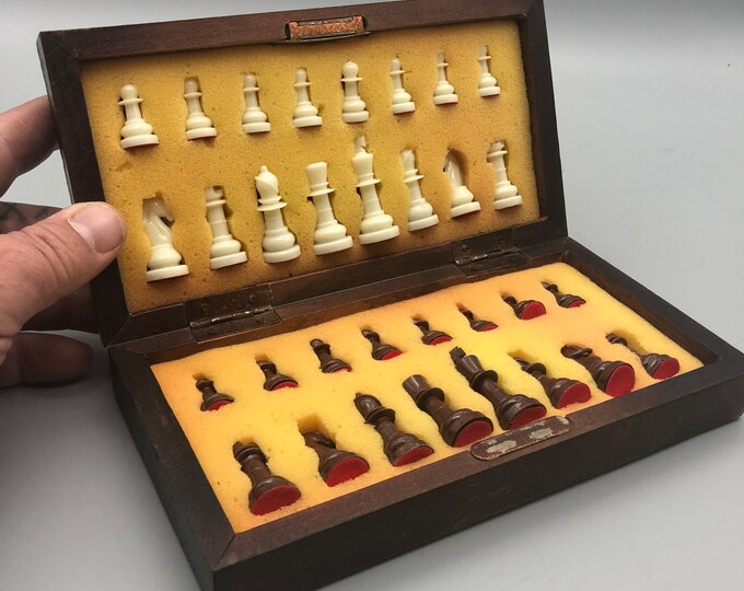 Vintage Fold up Travel Chess Set With Bakelite Pieces. - Etsy