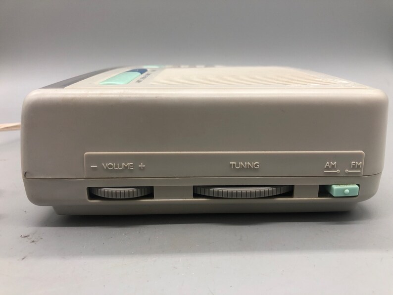 Vintage 1980s Magnavox the Nightline AM/FM Dual Alarm Clock Radio Model ...