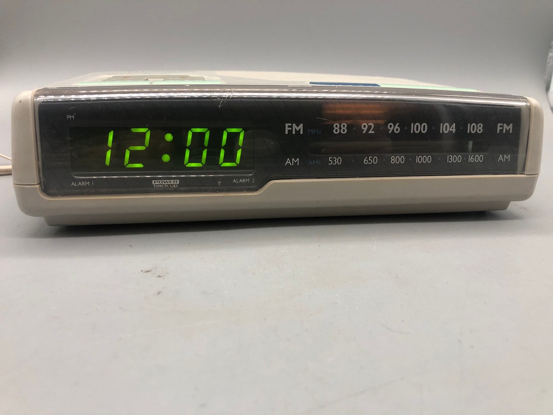Vintage 1980s Magnavox the Nightline AM/FM Dual Alarm Clock Radio Model ...