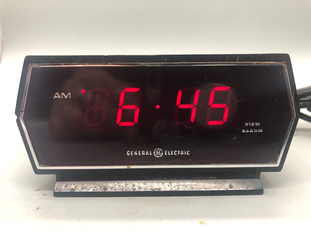 Vintage 1980s GE Digital Alarm Clock Model 8143-5 Red LED Wood Grain ...