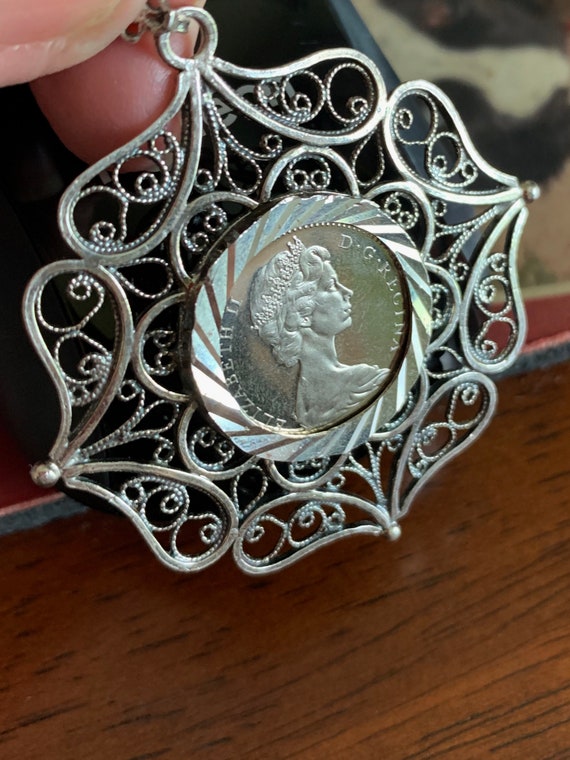 1965 vintage queen elizabeth - Gem