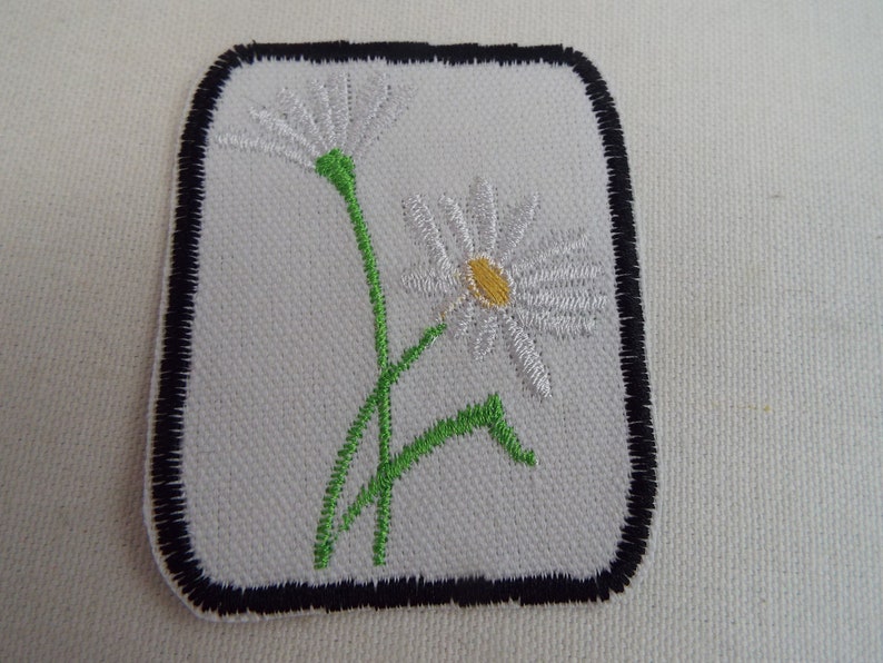 Daisy Flower Embroidered Iron on Patch - Etsy
