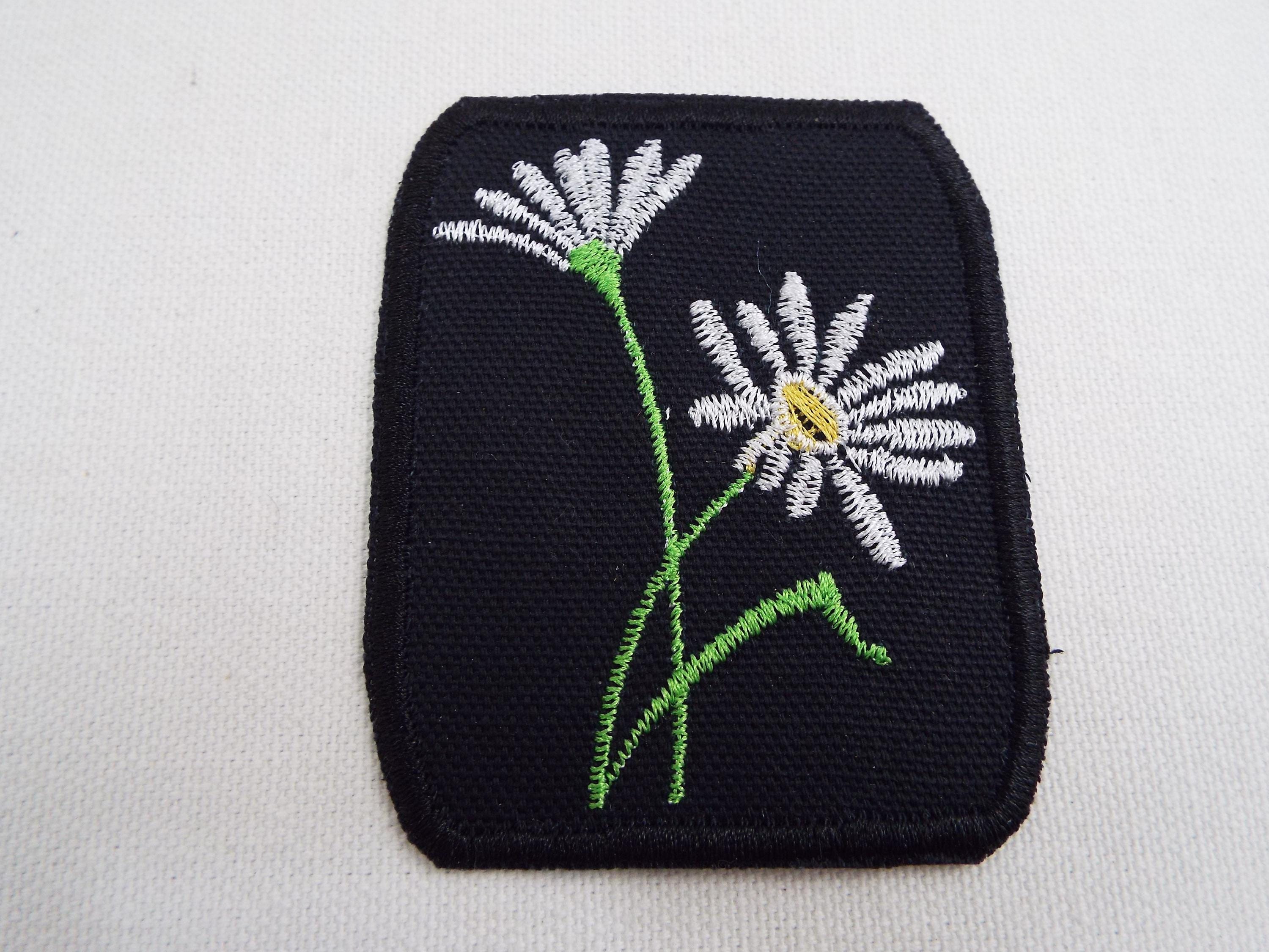 Daisy Flower Embroidered Iron on Patch - Etsy