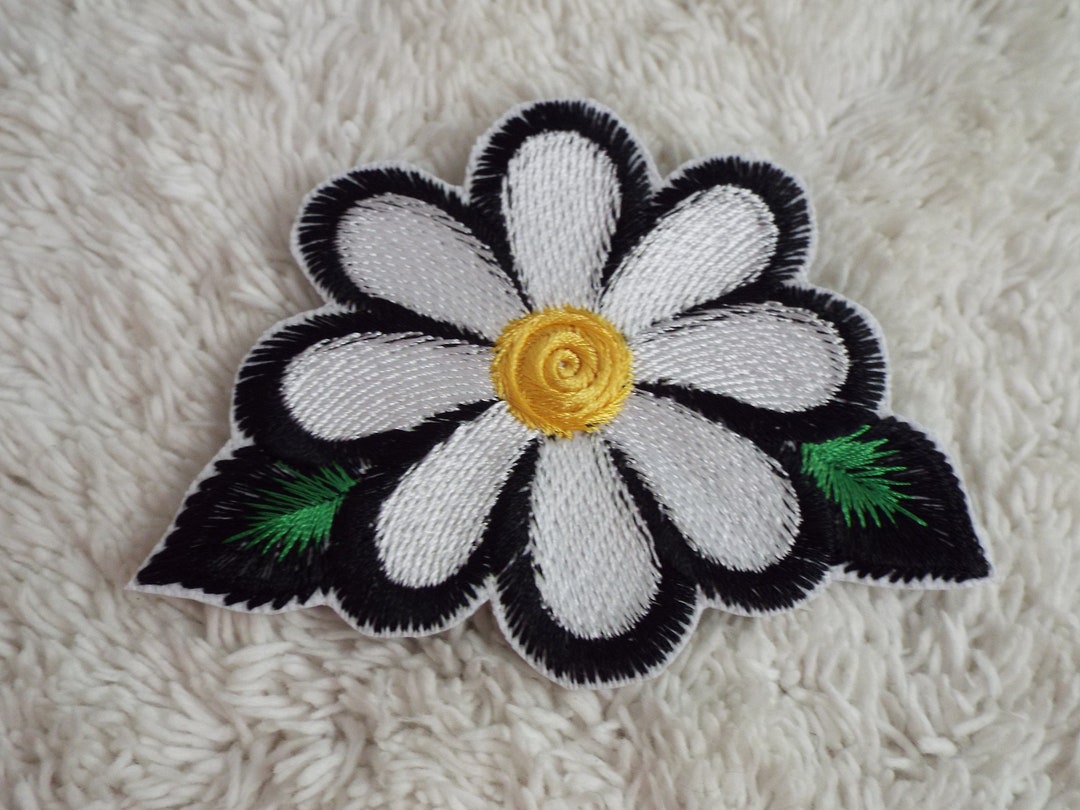 Daisy Flower Embroidery Iron-on Patch - Etsy