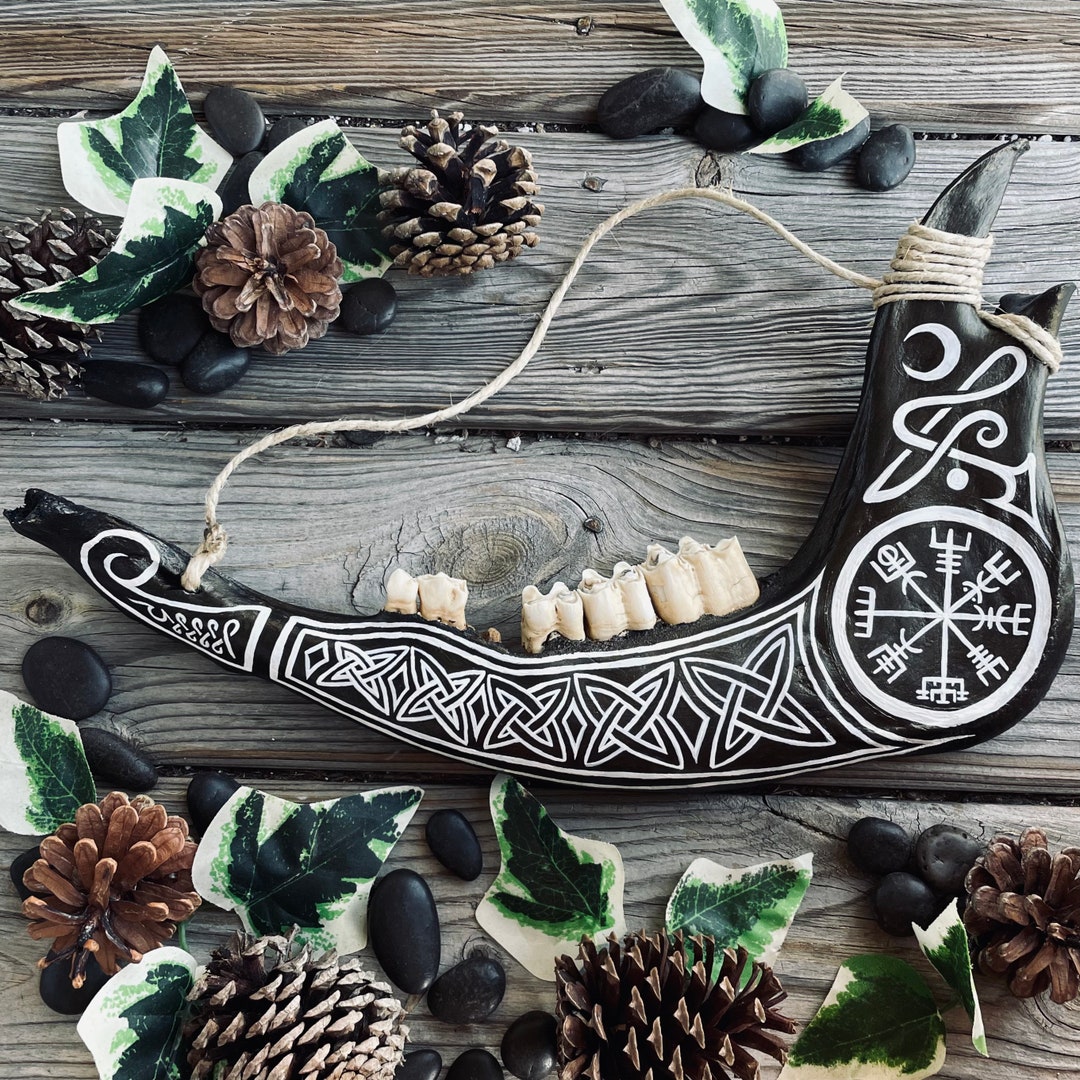 Celtic Bone Painting, Vegvisir, Painted Cow Jaw, Oddities, Home Décor ...