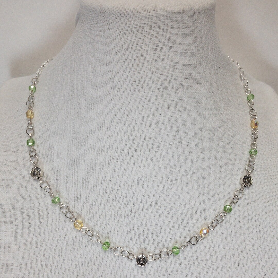 Simple Flower Necklace - Etsy