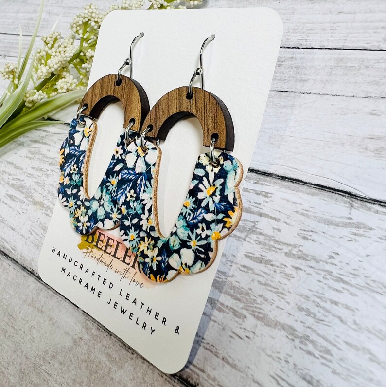 Boho Daisy Scalloped Hinge Earrings With Wooden Arch Spring - Etsy