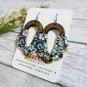 Boho Daisy Scalloped Hinge Earrings With Wooden Arch Spring - Etsy