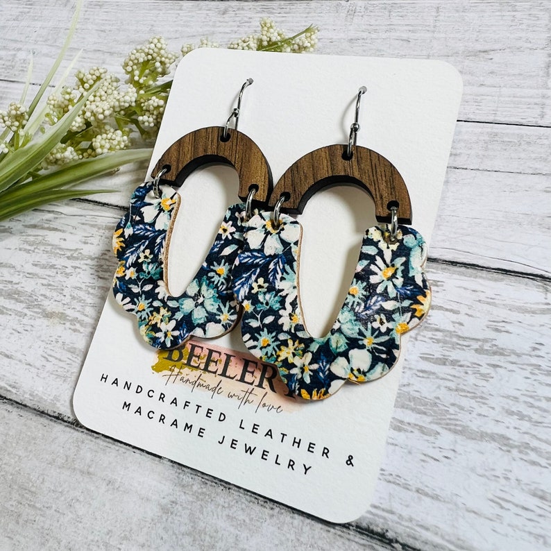 Boho Daisy Scalloped Hinge Earrings With Wooden Arch Spring - Etsy
