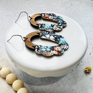 Boho Daisy Scalloped Hinge Earrings With Wooden Arch, Spring Summer ...