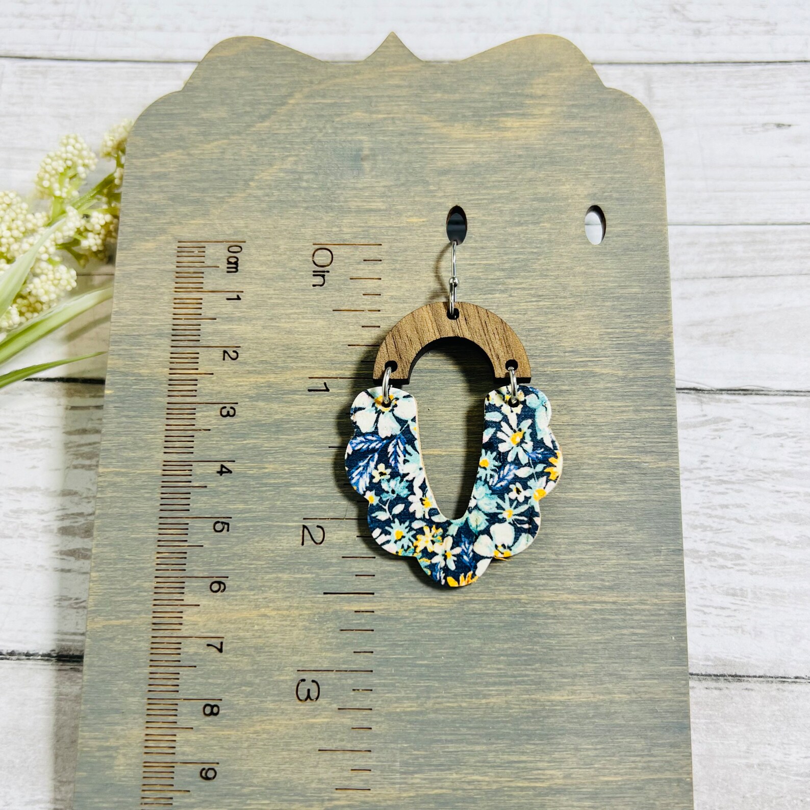 Boho Daisy Scalloped Hinge Earrings With Wooden Arch Spring - Etsy