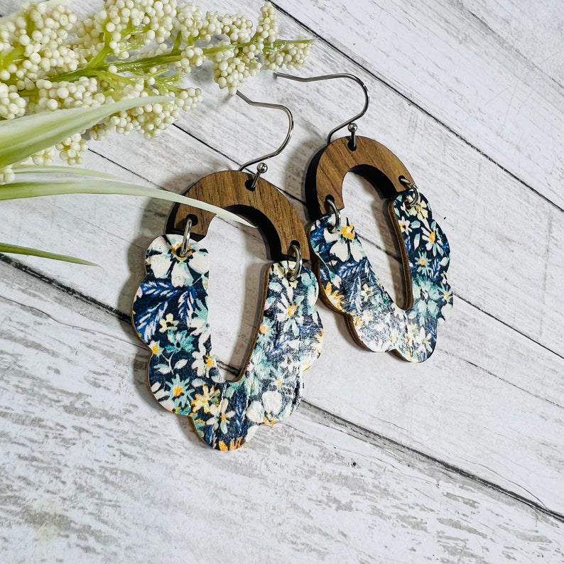 Boho Daisy Scalloped Hinge Earrings With Wooden Arch Spring - Etsy