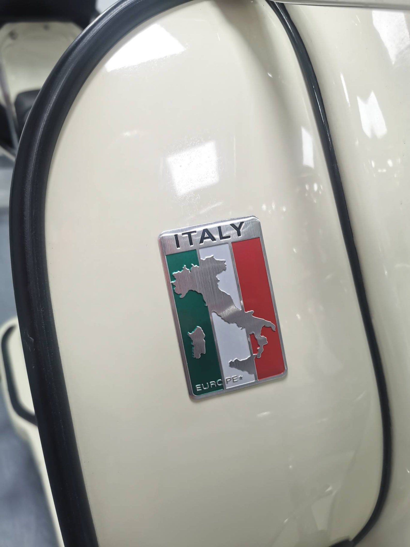 Vespa / 3D / Aluminium / Italy Flag / Sticker / Gift / Piaggio - Etsy