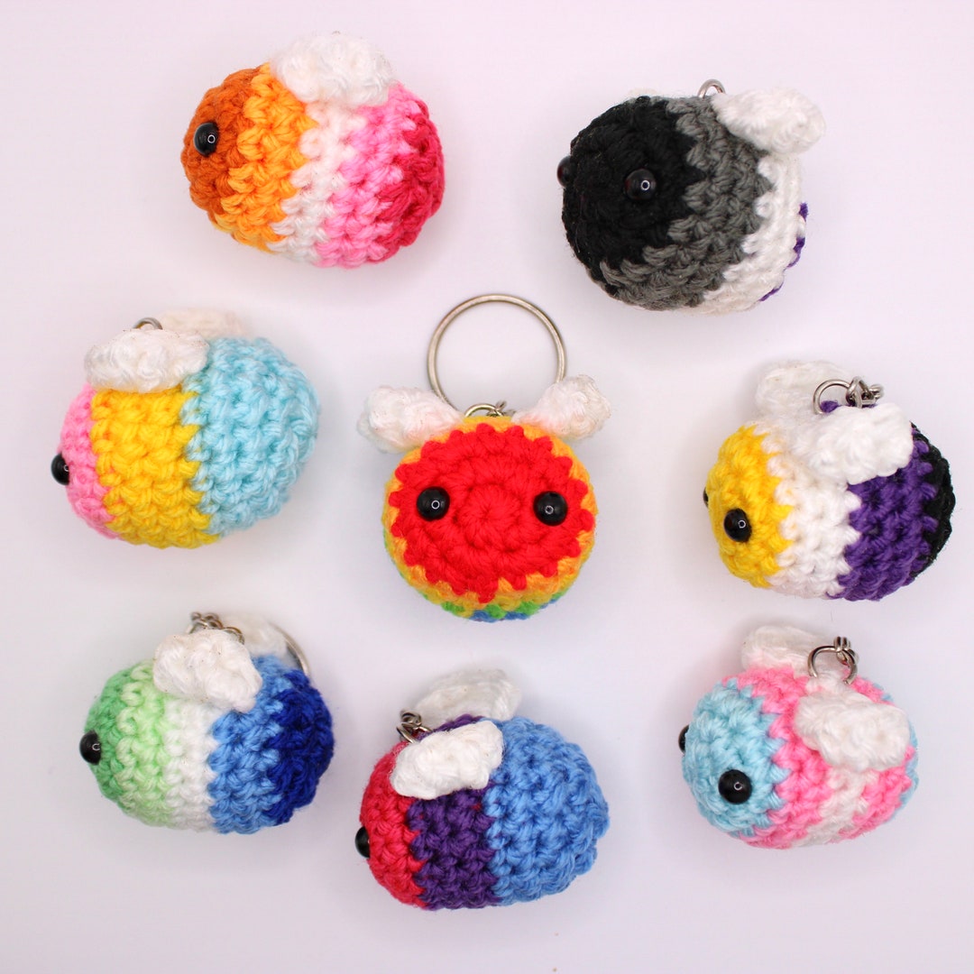 LGBT Crochet Bee Keyring / All Pride Flags / Handmade LGBTQ Amigurumi ...