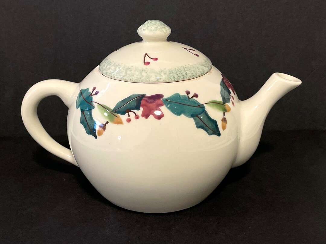 Hartstone Pottery 1989 CHRISTMAS GARLAND 1.5qt Teapot Holly Berry Acorn ...