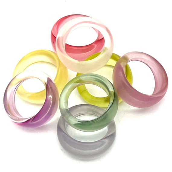 Vintage 1960s Lucite MOD Statement Band Rings, authen… - Gem